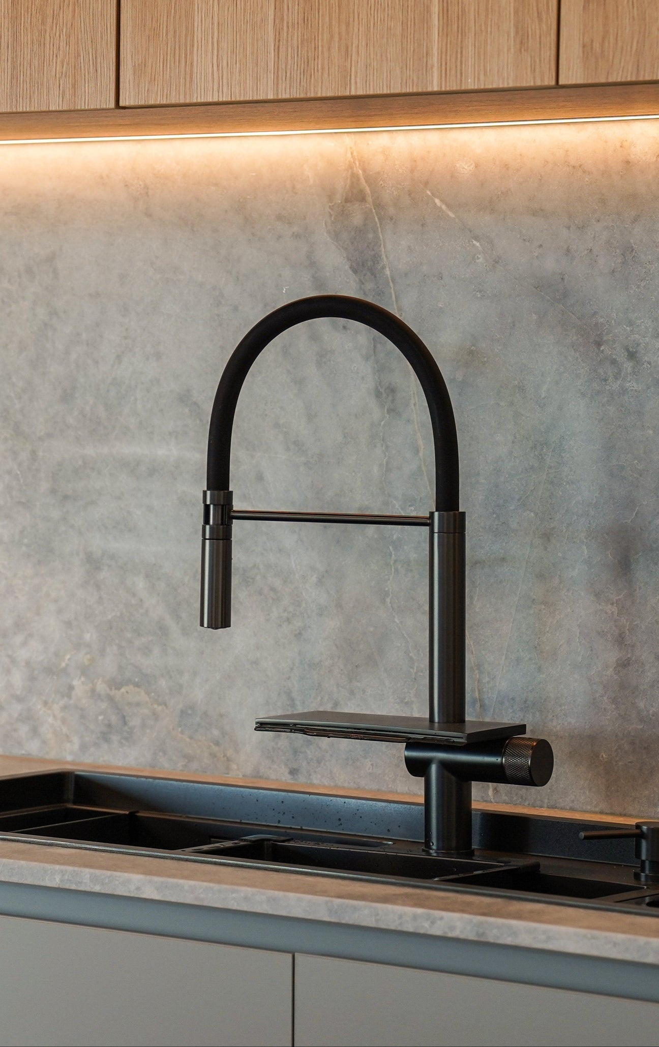 Welcome to Alia Global – Where Innovation Meets Elegance